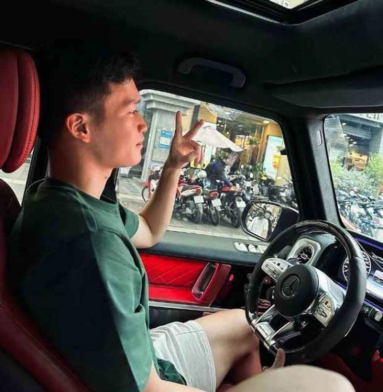 Báo Trung Quốc cạnh khóe Hoàng Đức: ‘Quá xa xỉ và lãng phí’