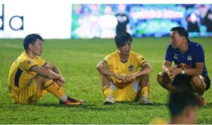 Chán cảnh đua trụ hạng ở HAGL, Tuấn Anh-Minh Vương tính chuyện rời đi